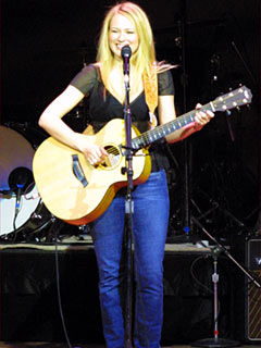 Foolish Games : A Jewel Fan Site